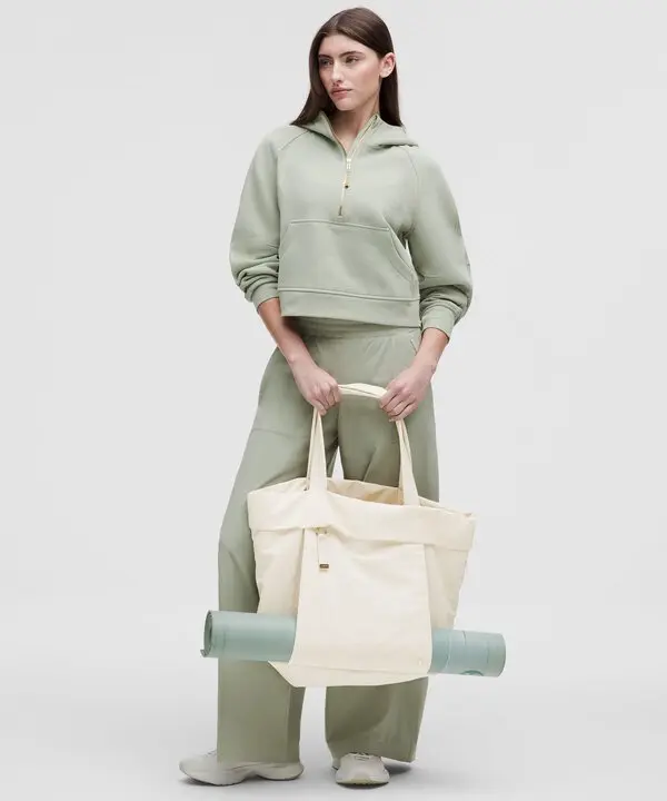 Lululemon On My Level Carryall Tote Bag 27.5l - Light Ivory/Gold
